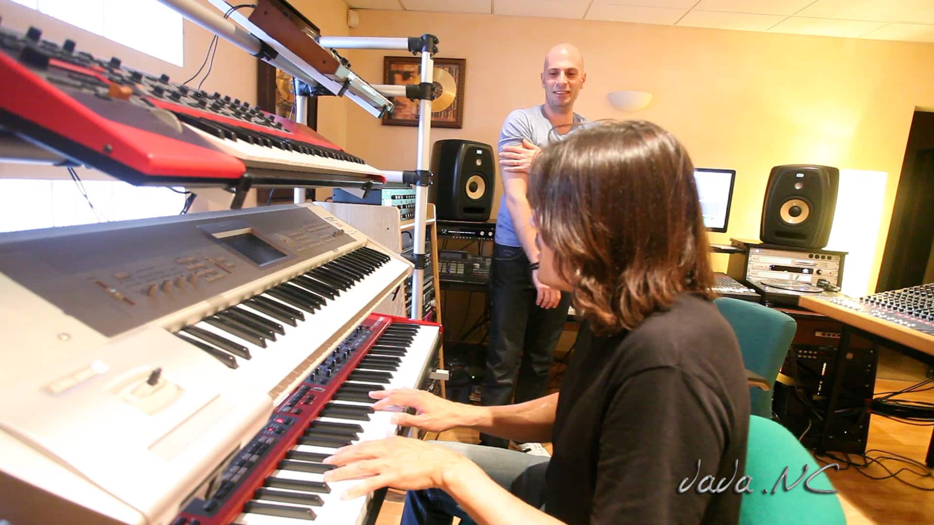 Akhenaton & Sébastien Damiani signent "Écrits au son du silence ...